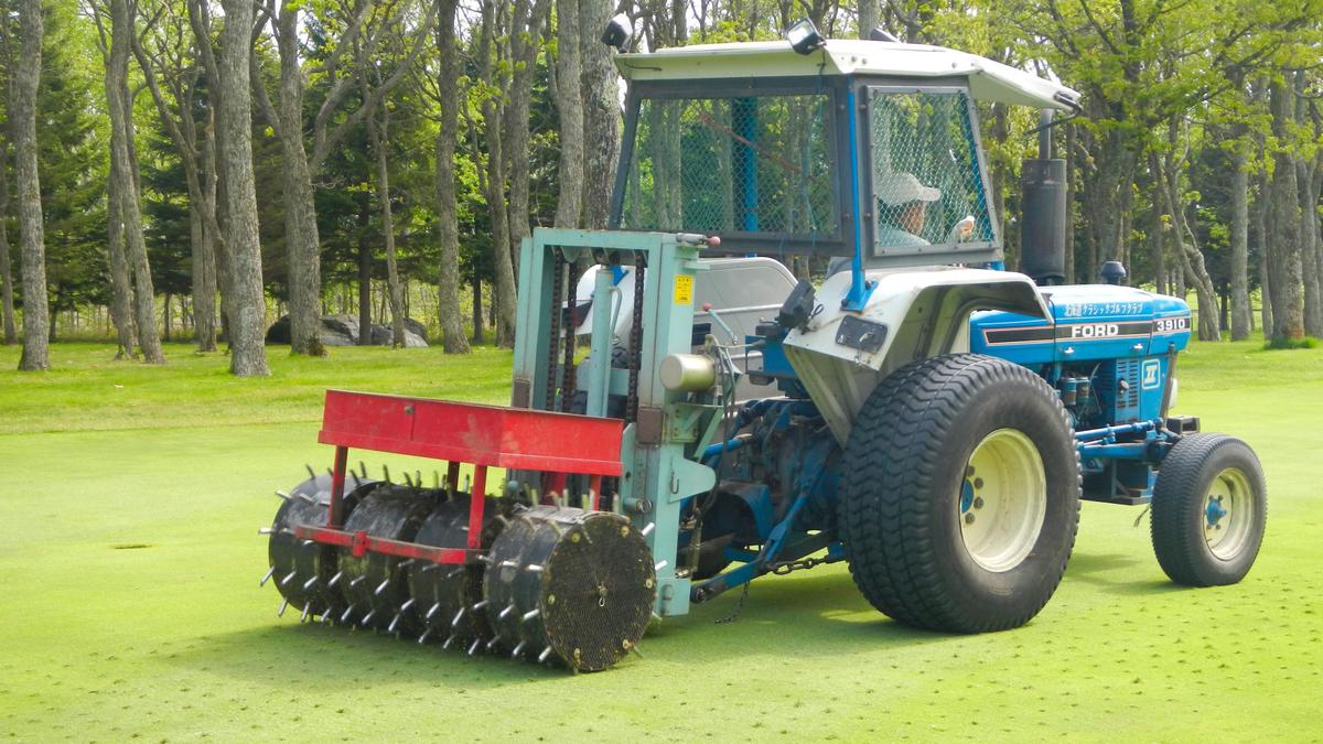 Fairway aerification with no clean-up required | Asian Turfgrass Center